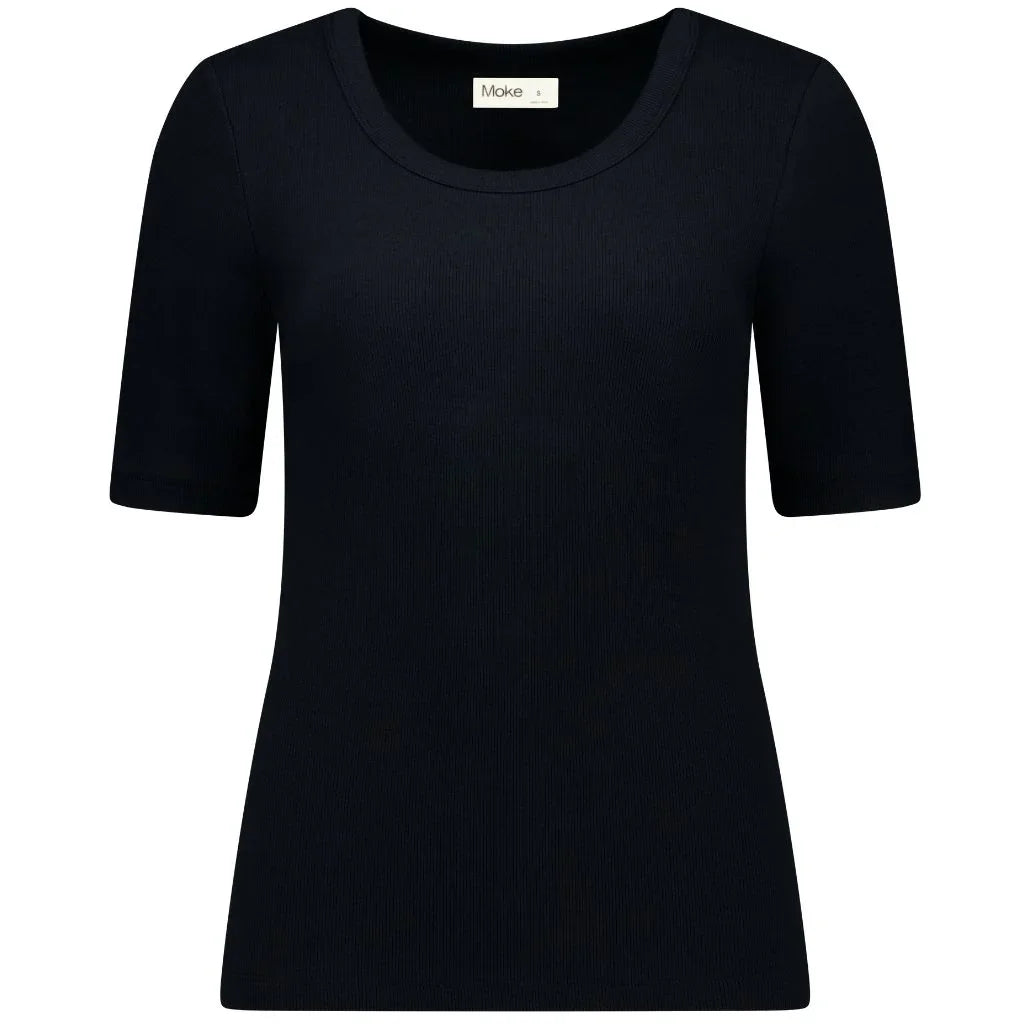 MOKE APPAREL - Women's functional fashion outerwear.